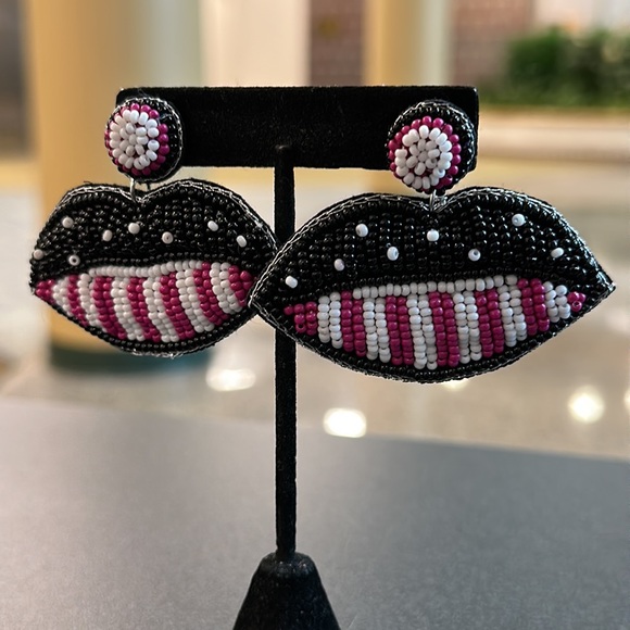 Unknown | Jewelry | New Black Pink And White Lips Drop Beaded Earrings ...